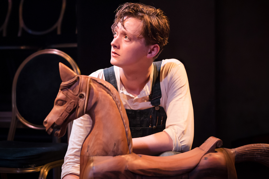The Paradise Circus, Playground Theatre – Review – Breaking The Fourth Wall